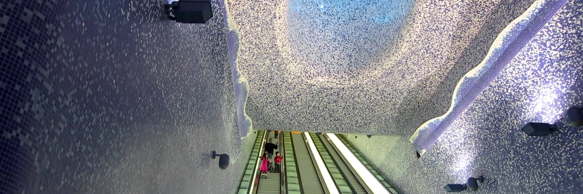 Ga tàu điện ngầm Toledo (Toledo Subway Station) Naples, Italia (Ý)