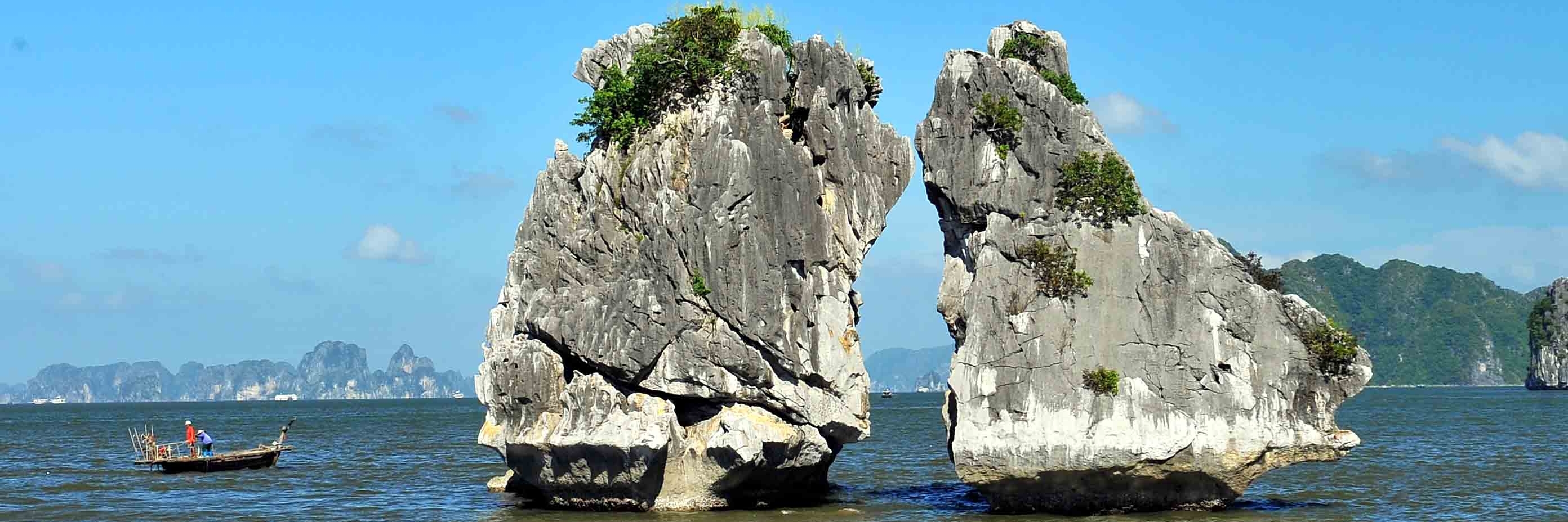 Hòn Gà Chọi - Hòn Trống Mái (Cockfight stone) - Hạ Long Quảng Ninh ...