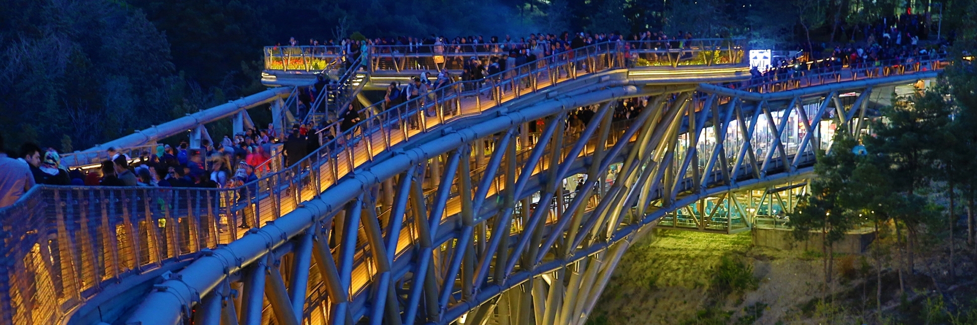 Cầu Tabiaat (Tabiaat Bridge) Tehran, Iran